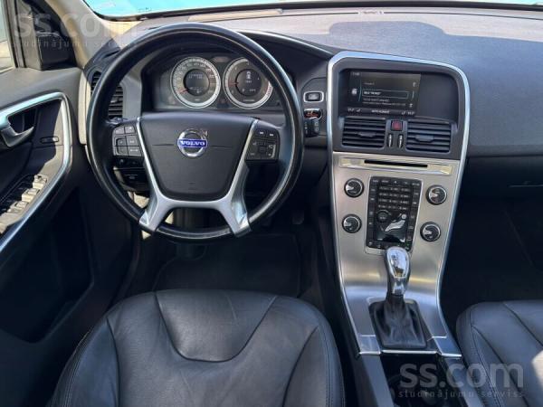 Grey Volvo XC60 2013 in Riga, with an engine capacity of 2.40 L and mileage of 241 thousand km for 9650 €, photo 9 on AUTOMOTO.COM.LV