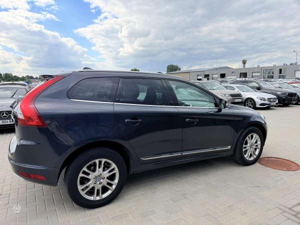 Grey Volvo XC60 2013 in Taurage, with an engine capacity of 2.40 L and mileage of 220 thousand km for 10350 €, photo 8 on AUTOMOTO.COM.LV
