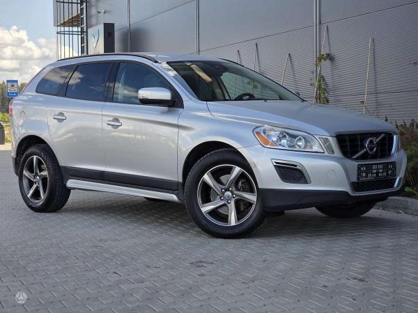 Grey Volvo XC60 2013 in Vilnius, with an engine capacity of 2.40 L and mileage of 270 thousand km for 9970 €, photo 1 on AUTOMOTO.COM.LV