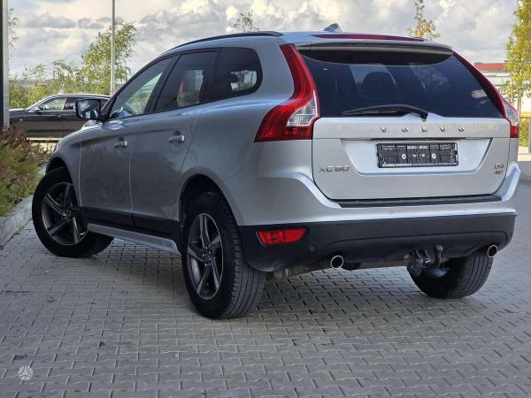 Grey Volvo XC60 2013 in Vilnius, with an engine capacity of 2.40 L and mileage of 270 thousand km for 9970 €, photo 8 on AUTOMOTO.COM.LV