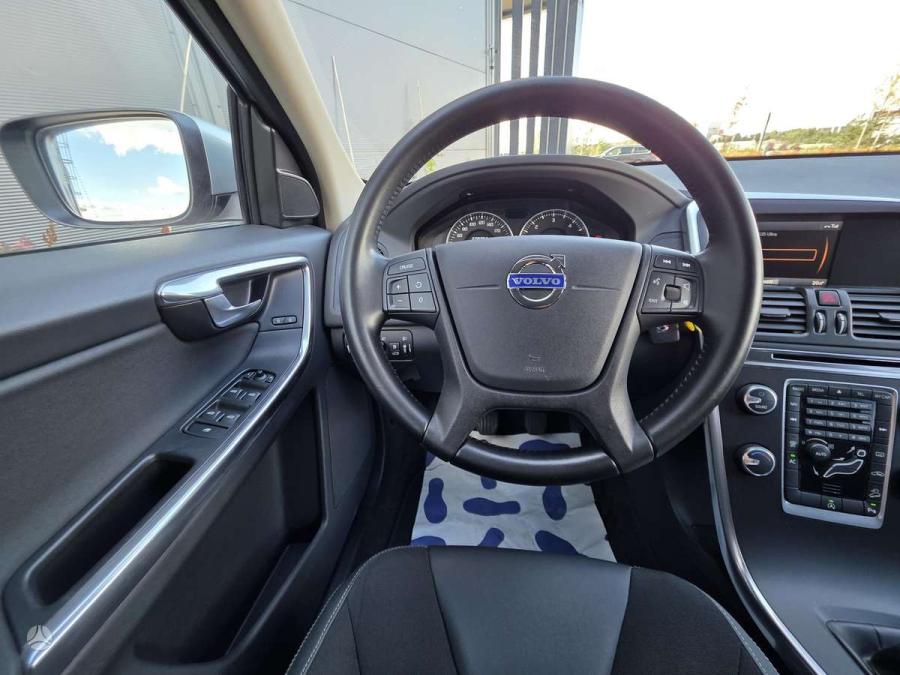Pelēks Volvo XC60 2013 Viļņa, ar dzinēja tilpumu 2.40 L un nobraukumu 270 tūkst. km par 9970 €, foto 10 vietnē AUTOMOTO.COM.LV