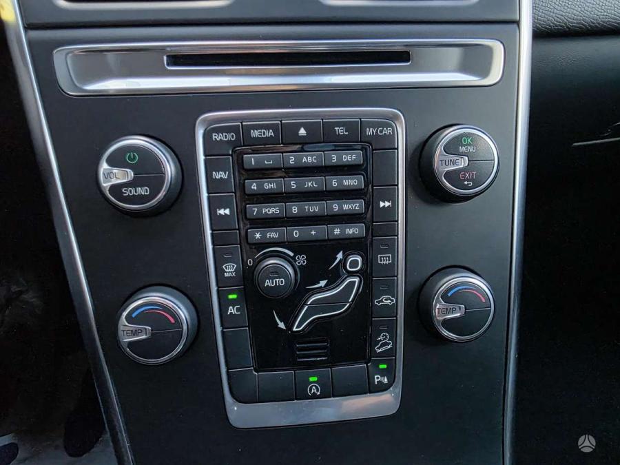 Pelēks Volvo XC60 2013 Viļņa, ar dzinēja tilpumu 2.40 L un nobraukumu 270 tūkst. km par 9970 €, foto 12 vietnē AUTOMOTO.COM.LV