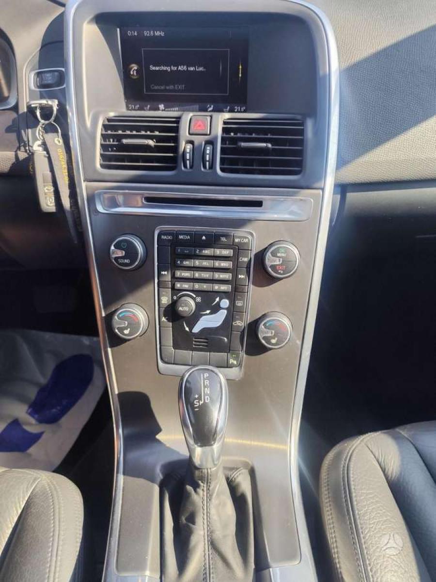 Grey Volvo XC60 2013 in Siauliai, with an engine capacity of 2.00 L and mileage of 149 thousand km for 13850 €, photo 14 on AUTOMOTO.COM.LV