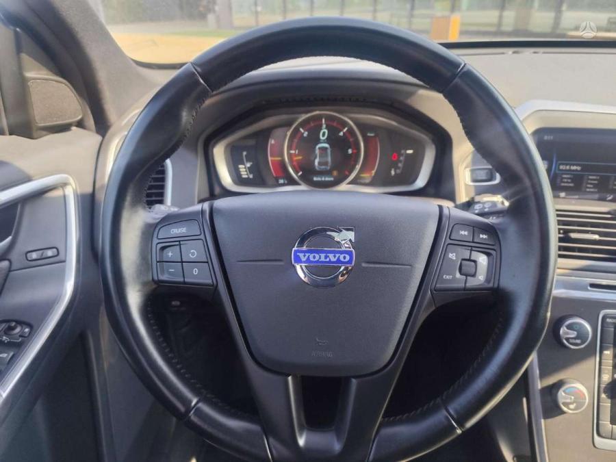 Grey Volvo XC60 2013 in Siauliai, with an engine capacity of 2.00 L and mileage of 149 thousand km for 13850 €, photo 17 on AUTOMOTO.COM.LV
