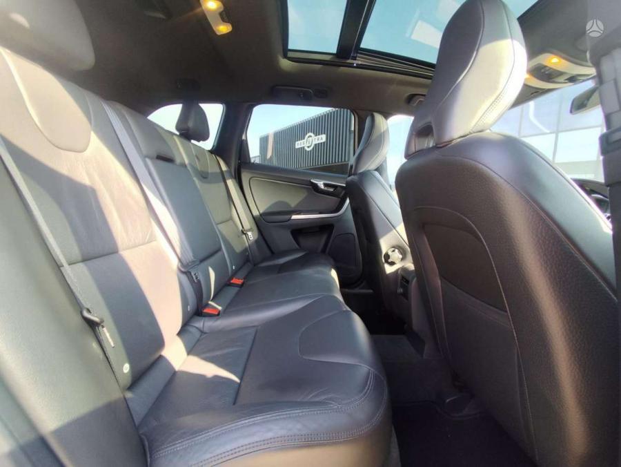 Grey Volvo XC60 2013 in Siauliai, with an engine capacity of 2.00 L and mileage of 149 thousand km for 13850 €, photo 21 on AUTOMOTO.COM.LV
