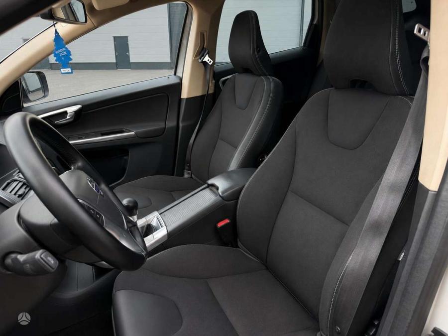 Pelēks Volvo XC60 2013 Viļņa, ar dzinēja tilpumu 1.97 L un nobraukumu 325 tūkst. km par 4750 €, foto 9 vietnē AUTOMOTO.COM.LV
