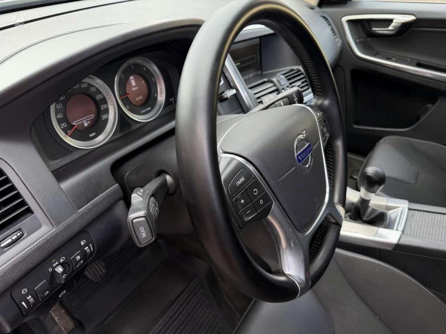 Pelēks Volvo XC60 2013 Viļņa, ar dzinēja tilpumu 1.97 L un nobraukumu 325 tūkst. km par 4750 €, foto 16 vietnē AUTOMOTO.COM.LV