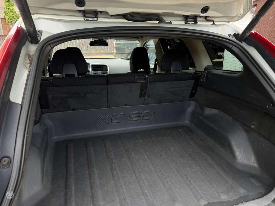 Pelēks Volvo XC60 2013 Viļņa, ar dzinēja tilpumu 1.97 L un nobraukumu 325 tūkst. km par 4750 €, foto 20 vietnē AUTOMOTO.COM.LV