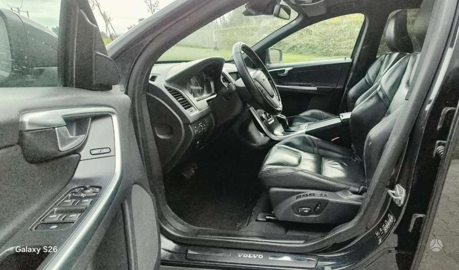 Grey Volvo XC60 2013 in Vilnius, with an engine capacity of 2.40 L and mileage of 149 thousand km for 14300 €, photo 24 on AUTOMOTO.COM.LV