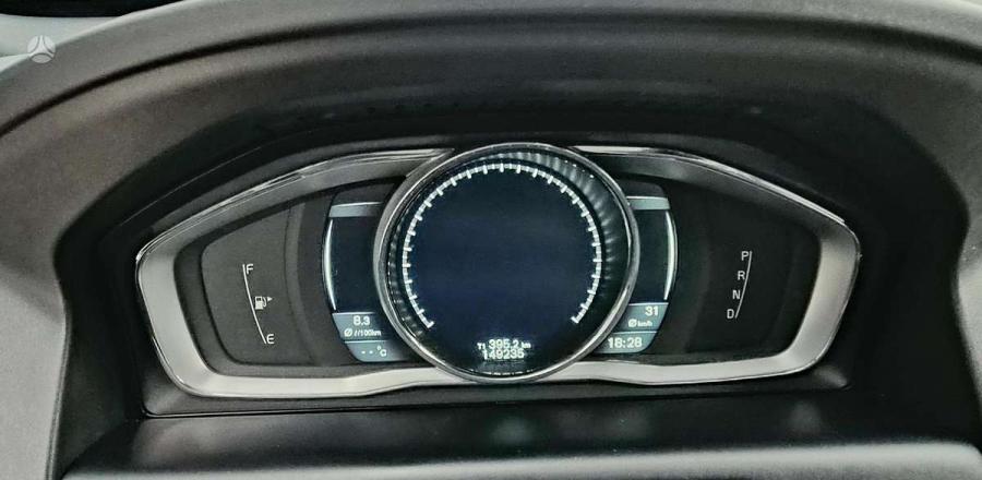 Grey Volvo XC60 2013 in Vilnius, with an engine capacity of 2.40 L and mileage of 149 thousand km for 14300 €, photo 28 on AUTOMOTO.COM.LV