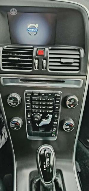 Grey Volvo XC60 2013 in Vilnius, with an engine capacity of 2.40 L and mileage of 149 thousand km for 14300 €, photo 29 on AUTOMOTO.COM.LV
