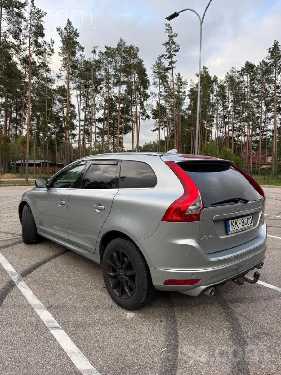 Grey Volvo XC60 2013 in Riga, with an engine capacity of 2.40 L and mileage of 198 thousand km for 12500 €, photo 3 on AUTOMOTO.COM.LV
