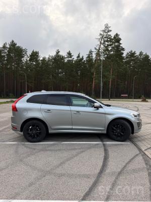 Grey Volvo XC60 2013 in Riga, with an engine capacity of 2.40 L and mileage of 198 thousand km for 12500 €, photo 4 on AUTOMOTO.COM.LV