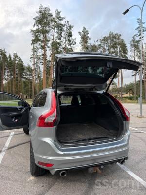 Grey Volvo XC60 2013 in Riga, with an engine capacity of 2.40 L and mileage of 198 thousand km for 12500 €, photo 8 on AUTOMOTO.COM.LV
