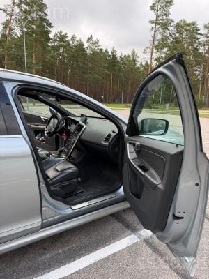 Grey Volvo XC60 2013 in Riga, with an engine capacity of 2.40 L and mileage of 198 thousand km for 12500 €, photo 12 on AUTOMOTO.COM.LV
