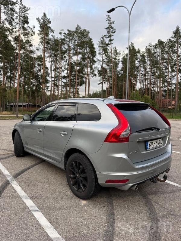Grey Volvo XC60 2013 in Riga, with an engine capacity of 2.40 L and mileage of 198 thousand km for 12500 €, photo 3 on AUTOMOTO.COM.LV