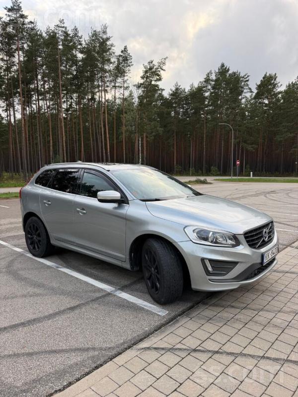Grey Volvo XC60 2013 in Riga, with an engine capacity of 2.40 L and mileage of 198 thousand km for 12500 €, photo 5 on AUTOMOTO.COM.LV