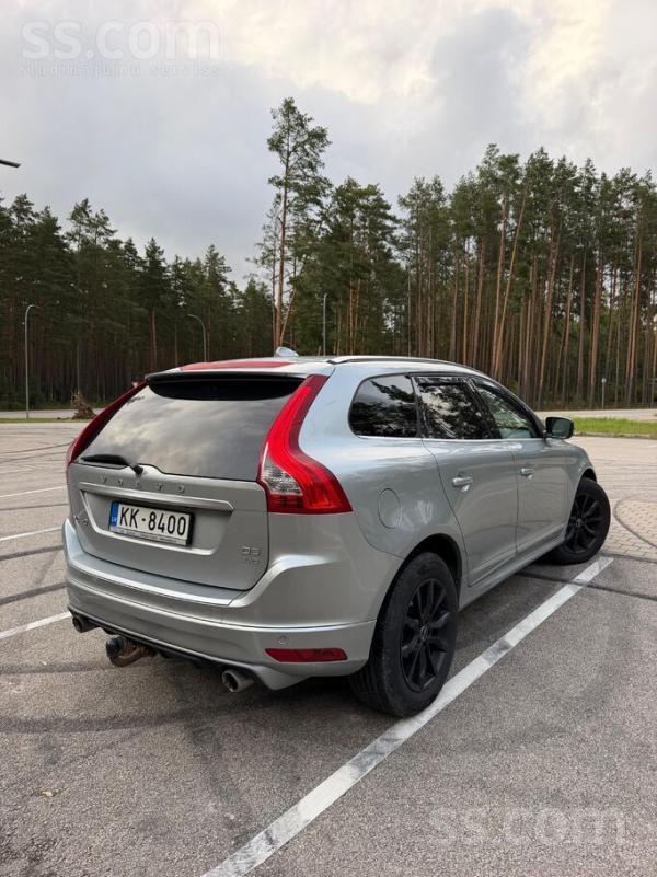 Grey Volvo XC60 2013 in Riga, with an engine capacity of 2.40 L and mileage of 198 thousand km for 12500 €, photo 6 on AUTOMOTO.COM.LV