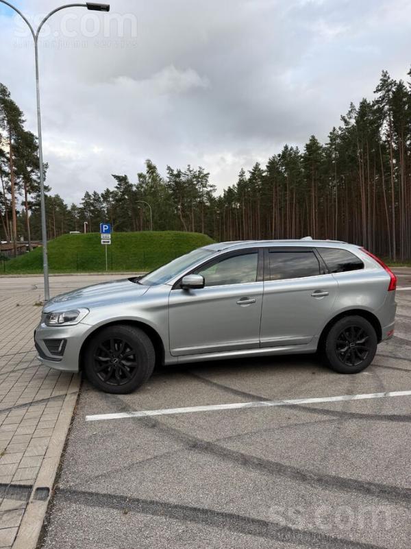 Grey Volvo XC60 2013 in Riga, with an engine capacity of 2.40 L and mileage of 198 thousand km for 12500 €, photo 7 on AUTOMOTO.COM.LV