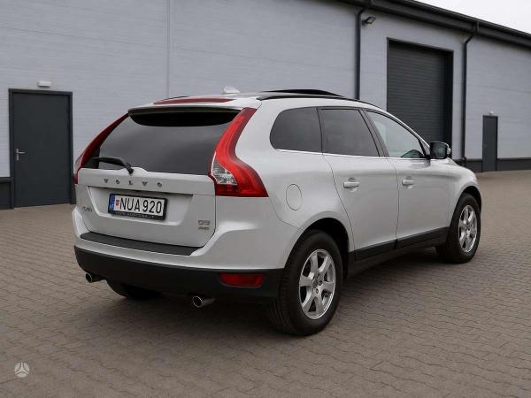 Pelēks Volvo XC60 2013 Viļņa, ar dzinēja tilpumu 2.40 L un nobraukumu 325 tūkst. km par 3850 €, foto 7 vietnē AUTOMOTO.COM.LV
