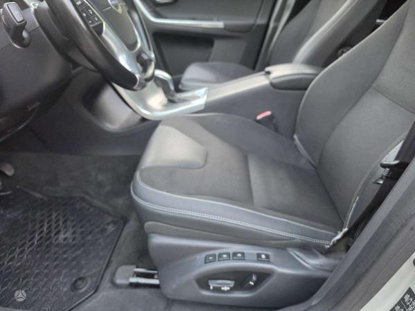 Grey Volvo XC60 2013 in Vilnius, with an engine capacity of 1.98 L and mileage of 155 thousand km for 7800 €, photo 11 on AUTOMOTO.COM.LV