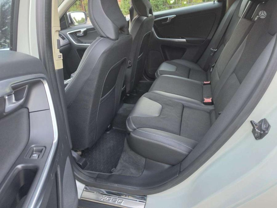 Grey Volvo XC60 2013 in Vilnius, with an engine capacity of 1.98 L and mileage of 155 thousand km for 7800 €, photo 12 on AUTOMOTO.COM.LV