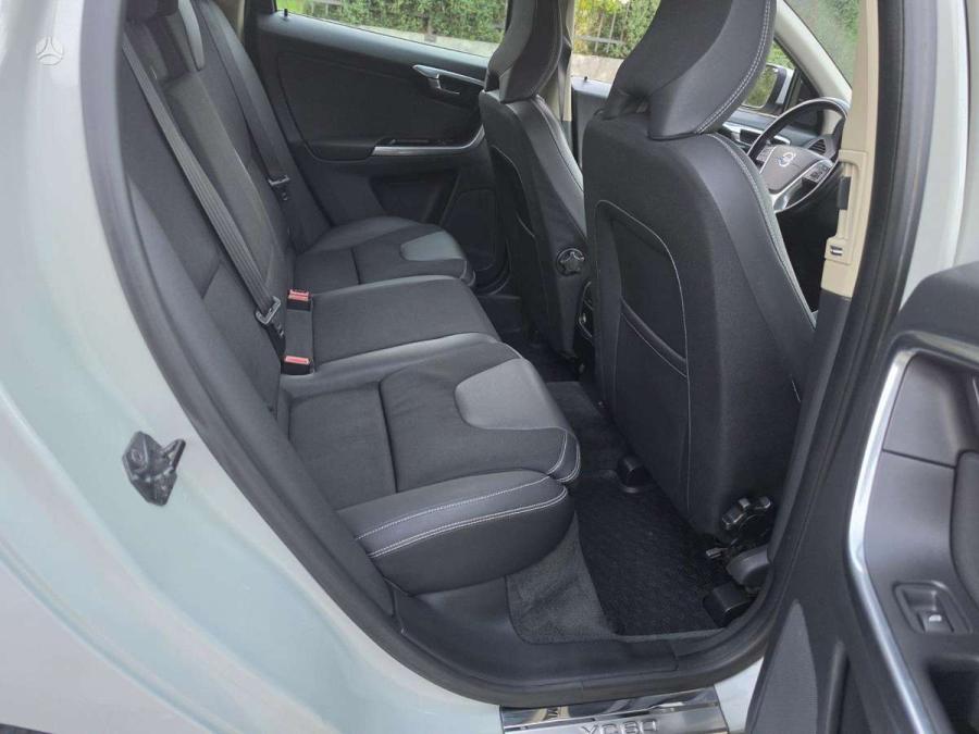 Grey Volvo XC60 2013 in Vilnius, with an engine capacity of 1.98 L and mileage of 155 thousand km for 7800 €, photo 14 on AUTOMOTO.COM.LV