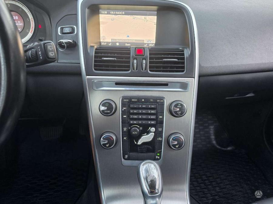 Grey Volvo XC60 2013 in Vilnius, with an engine capacity of 1.98 L and mileage of 155 thousand km for 7800 €, photo 15 on AUTOMOTO.COM.LV