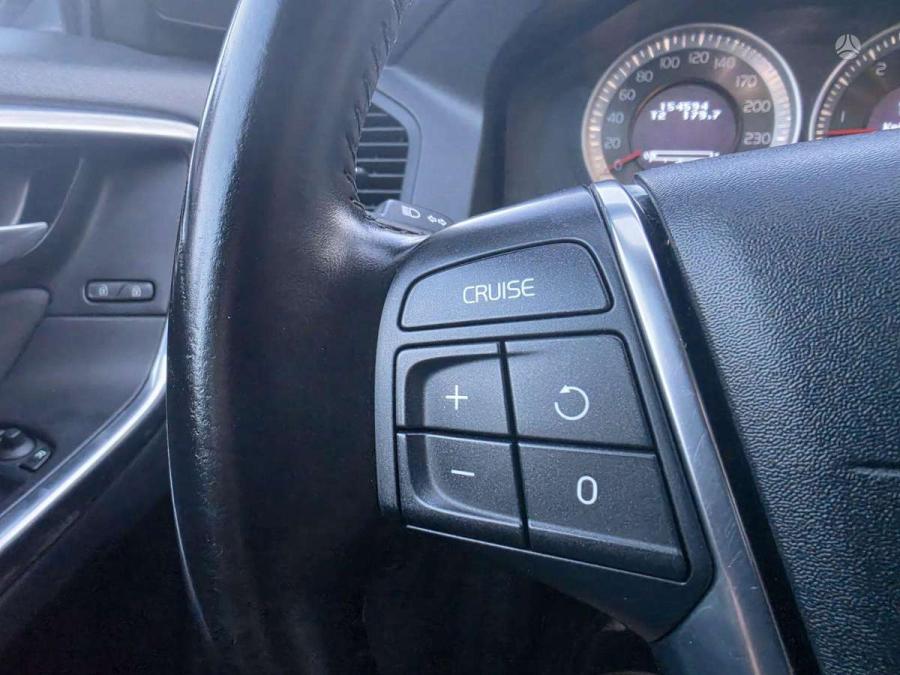 Grey Volvo XC60 2013 in Vilnius, with an engine capacity of 1.98 L and mileage of 155 thousand km for 7800 €, photo 19 on AUTOMOTO.COM.LV