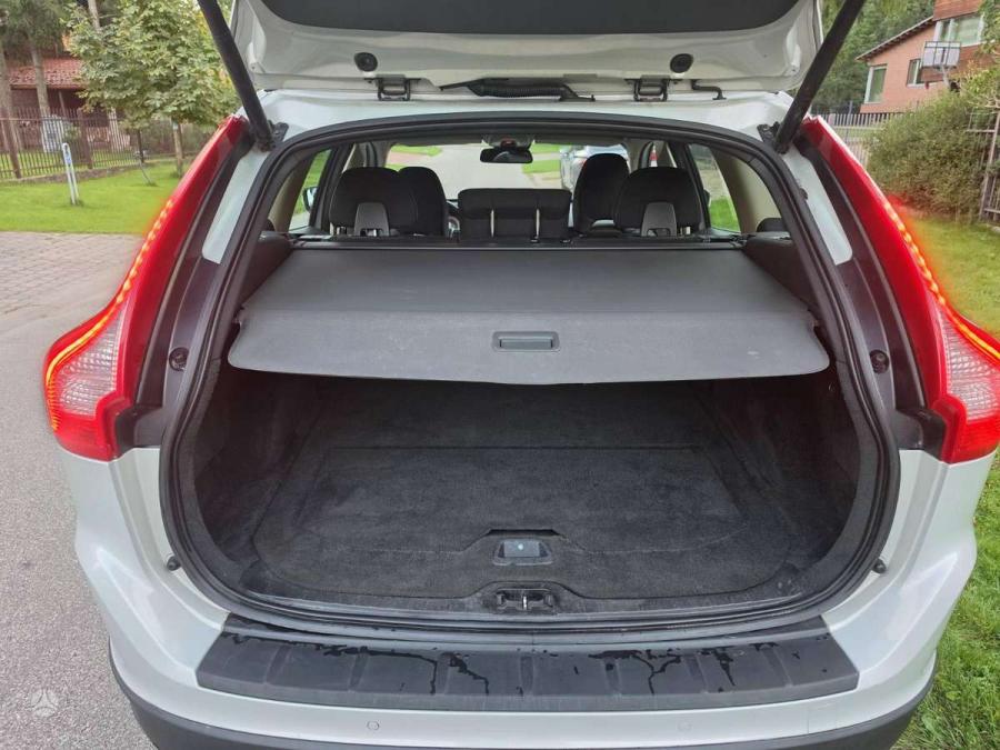 Grey Volvo XC60 2013 in Vilnius, with an engine capacity of 1.98 L and mileage of 155 thousand km for 7800 €, photo 20 on AUTOMOTO.COM.LV