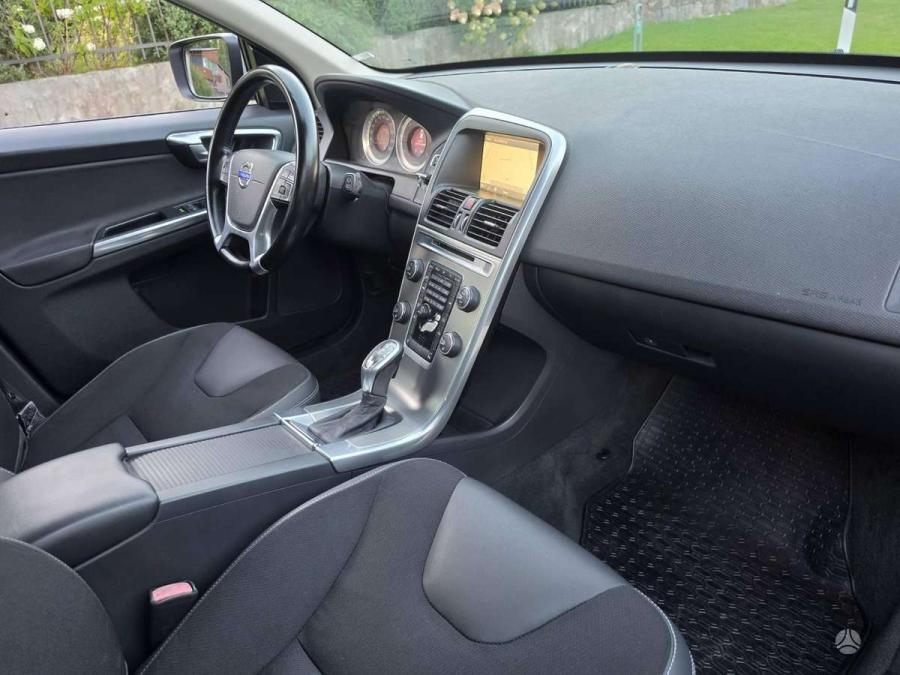 Grey Volvo XC60 2013 in Vilnius, with an engine capacity of 1.98 L and mileage of 155 thousand km for 7800 €, photo 22 on AUTOMOTO.COM.LV