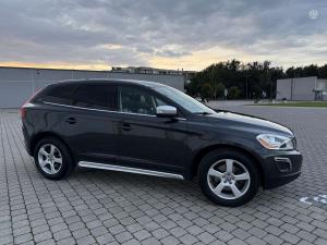 Grey Volvo XC60 2013 in Raseiniai, with an engine capacity of 1.98 L and mileage of 274 thousand km for 8750 €, photo 4 on AUTOMOTO.COM.LV