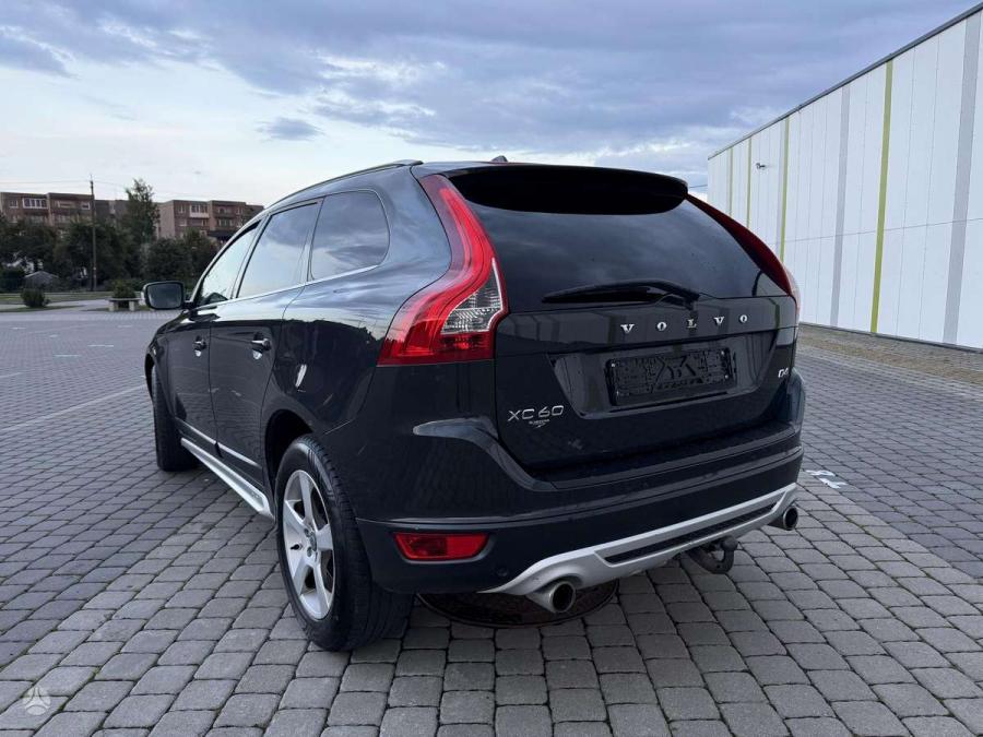 Grey Volvo XC60 2013 in Raseiniai, with an engine capacity of 1.98 L and mileage of 274 thousand km for 8750 €, photo 5 on AUTOMOTO.COM.LV