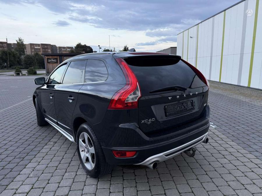 Grey Volvo XC60 2013 in Raseiniai, with an engine capacity of 1.98 L and mileage of 274 thousand km for 8750 €, photo 7 on AUTOMOTO.COM.LV