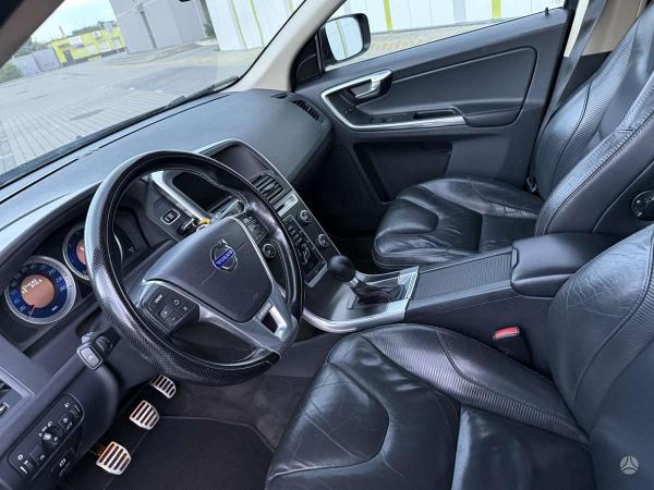 Pelēks Volvo XC60 2013 Raseiniai, ar dzinēja tilpumu 1.98 L un nobraukumu 274 tūkst. km par 8750 €, foto 10 vietnē AUTOMOTO.COM.LV