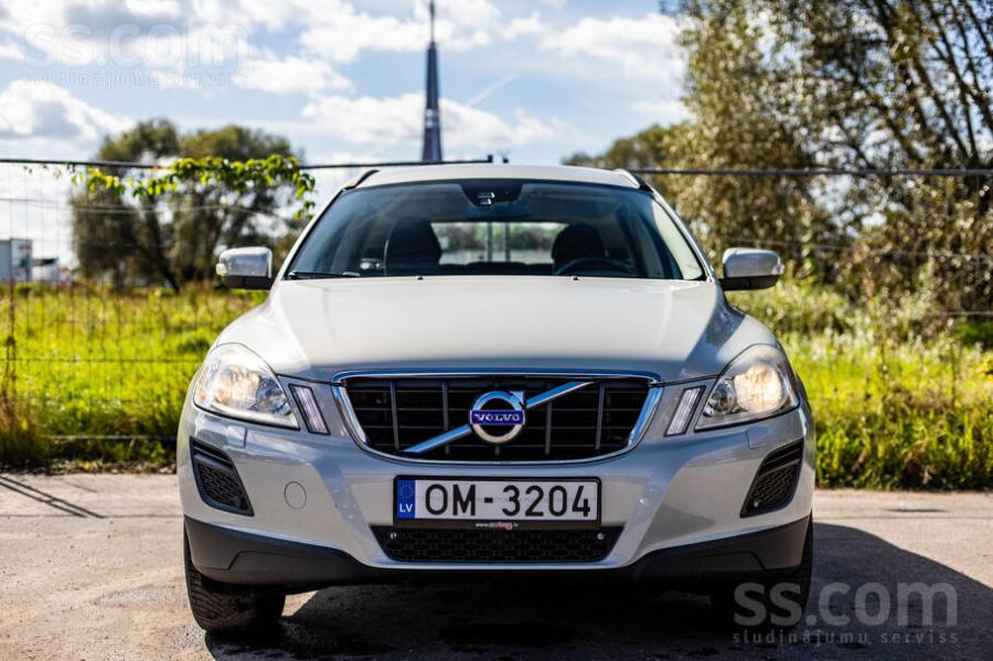 Pelēks Volvo XC60 2013 Rīga, ar dzinēja tilpumu 2.00 L un nobraukumu 228 tūkst. km par 10590 €, foto 4 vietnē AUTOMOTO.COM.LV