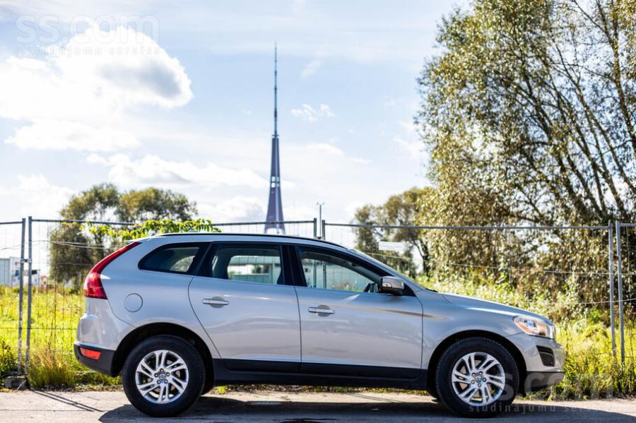 Pelēks Volvo XC60 2013 Rīga, ar dzinēja tilpumu 2.00 L un nobraukumu 228 tūkst. km par 10590 €, foto 6 vietnē AUTOMOTO.COM.LV