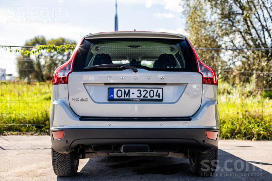 Pelēks Volvo XC60 2013 Rīga, ar dzinēja tilpumu 2.00 L un nobraukumu 228 tūkst. km par 10590 €, foto 9 vietnē AUTOMOTO.COM.LV