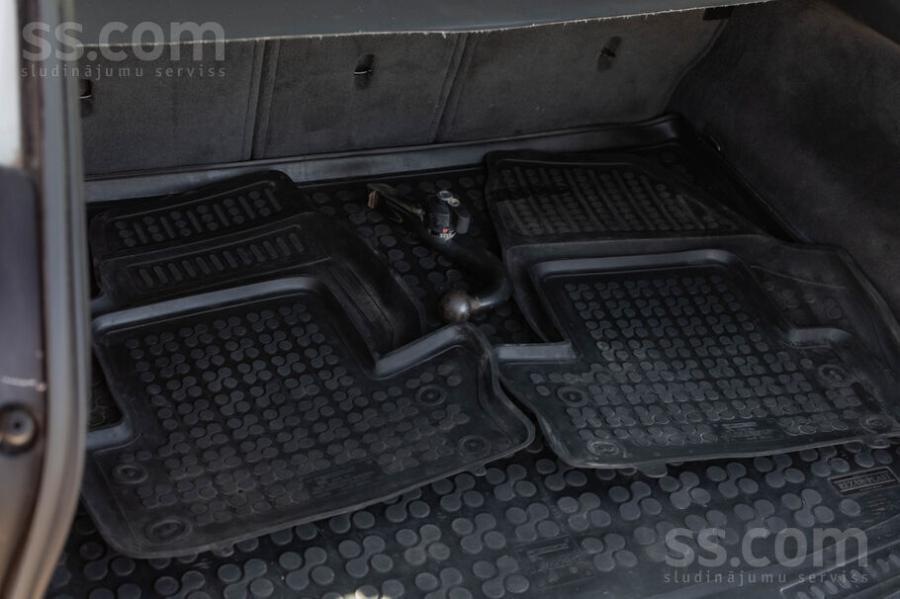Pelēks Volvo XC60 2013 Rīga, ar dzinēja tilpumu 2.00 L un nobraukumu 228 tūkst. km par 10590 €, foto 12 vietnē AUTOMOTO.COM.LV