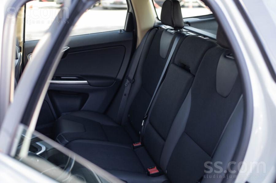 Pelēks Volvo XC60 2013 Rīga, ar dzinēja tilpumu 2.00 L un nobraukumu 228 tūkst. km par 10590 €, foto 14 vietnē AUTOMOTO.COM.LV