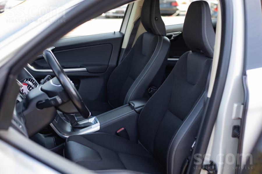 Pelēks Volvo XC60 2013 Rīga, ar dzinēja tilpumu 2.00 L un nobraukumu 228 tūkst. km par 10590 €, foto 15 vietnē AUTOMOTO.COM.LV
