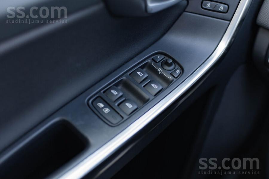 Pelēks Volvo XC60 2013 Rīga, ar dzinēja tilpumu 2.00 L un nobraukumu 228 tūkst. km par 10590 €, foto 18 vietnē AUTOMOTO.COM.LV