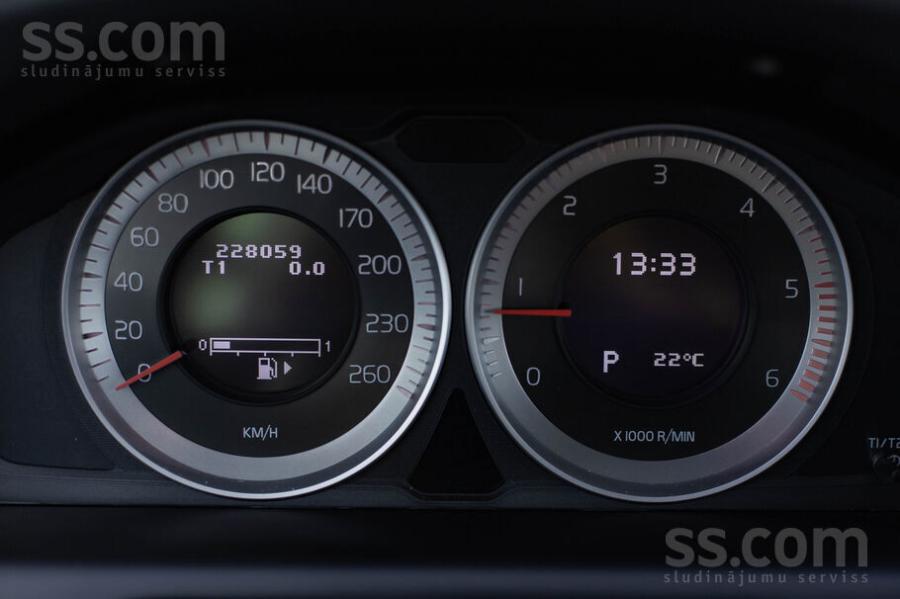 Pelēks Volvo XC60 2013 Rīga, ar dzinēja tilpumu 2.00 L un nobraukumu 228 tūkst. km par 10590 €, foto 22 vietnē AUTOMOTO.COM.LV