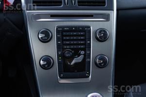 Pelēks Volvo XC60 2013 Rīga, ar dzinēja tilpumu 2.00 L un nobraukumu 228 tūkst. km par 10590 €, foto 28 vietnē AUTOMOTO.COM.LV