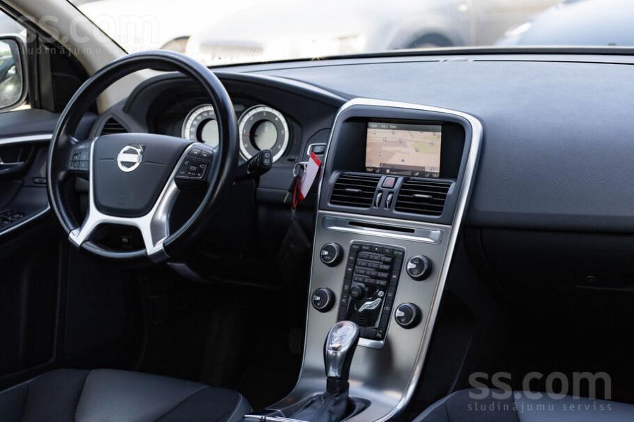 Pelēks Volvo XC60 2013 Rīga, ar dzinēja tilpumu 2.00 L un nobraukumu 228 tūkst. km par 10590 €, foto 32 vietnē AUTOMOTO.COM.LV