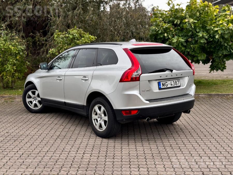Grey Volvo XC60 2013 in Riga, with an engine capacity of 2.40 L and mileage of 346 thousand km for 6990 €, photo 4 on AUTOMOTO.COM.LV