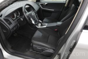 Grey Volvo XC60 2013 in Riga, with an engine capacity of 2.40 L and mileage of 346 thousand km for 6990 €, photo 7 on AUTOMOTO.COM.LV