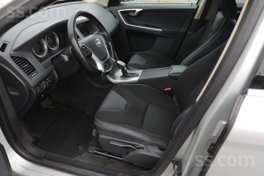 Grey Volvo XC60 2013 in Riga, with an engine capacity of 2.40 L and mileage of 346 thousand km for 6990 €, photo 7 on AUTOMOTO.COM.LV