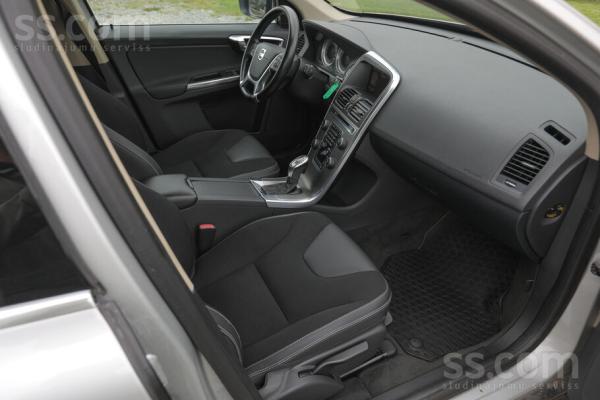 Volvo XC60 2013 Rīga vietnē Pelēks Volvo XC60 2013 Rīga, ar dzinēja tilpumu 2.40 L un nobraukumu 346 tūkst. km par 6990 €, foto 8 vietnē AUTOMOTO.COM.LV
