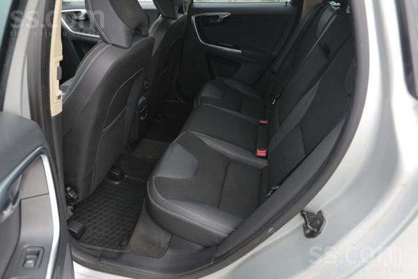 Volvo XC60 2013 Rīga vietnē Pelēks Volvo XC60 2013 Rīga, ar dzinēja tilpumu 2.40 L un nobraukumu 346 tūkst. km par 6990 €, foto 9 vietnē AUTOMOTO.COM.LV